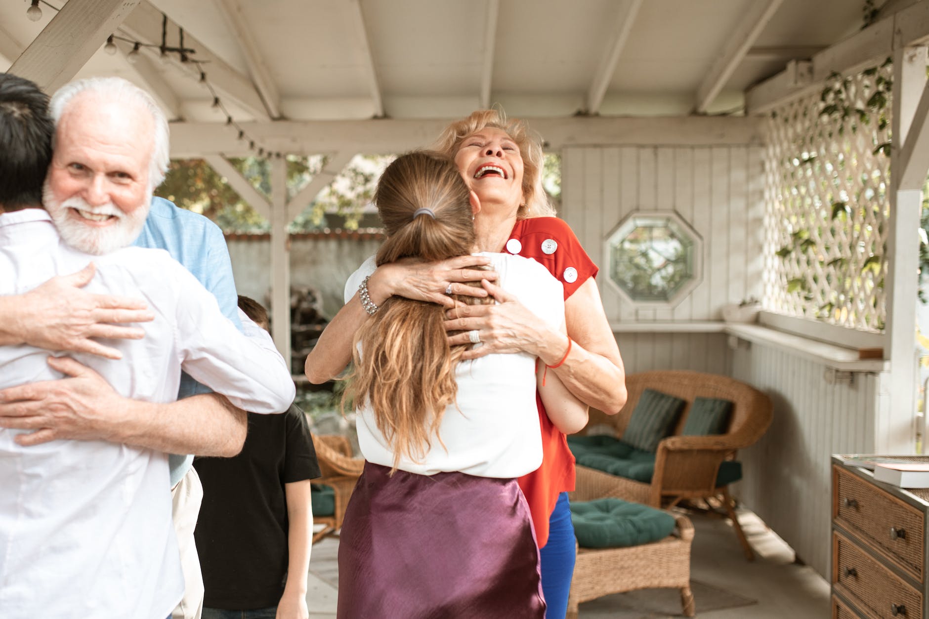 The Power of Connection: Nurturing Bonds with Elderly Parents - Mommy ...